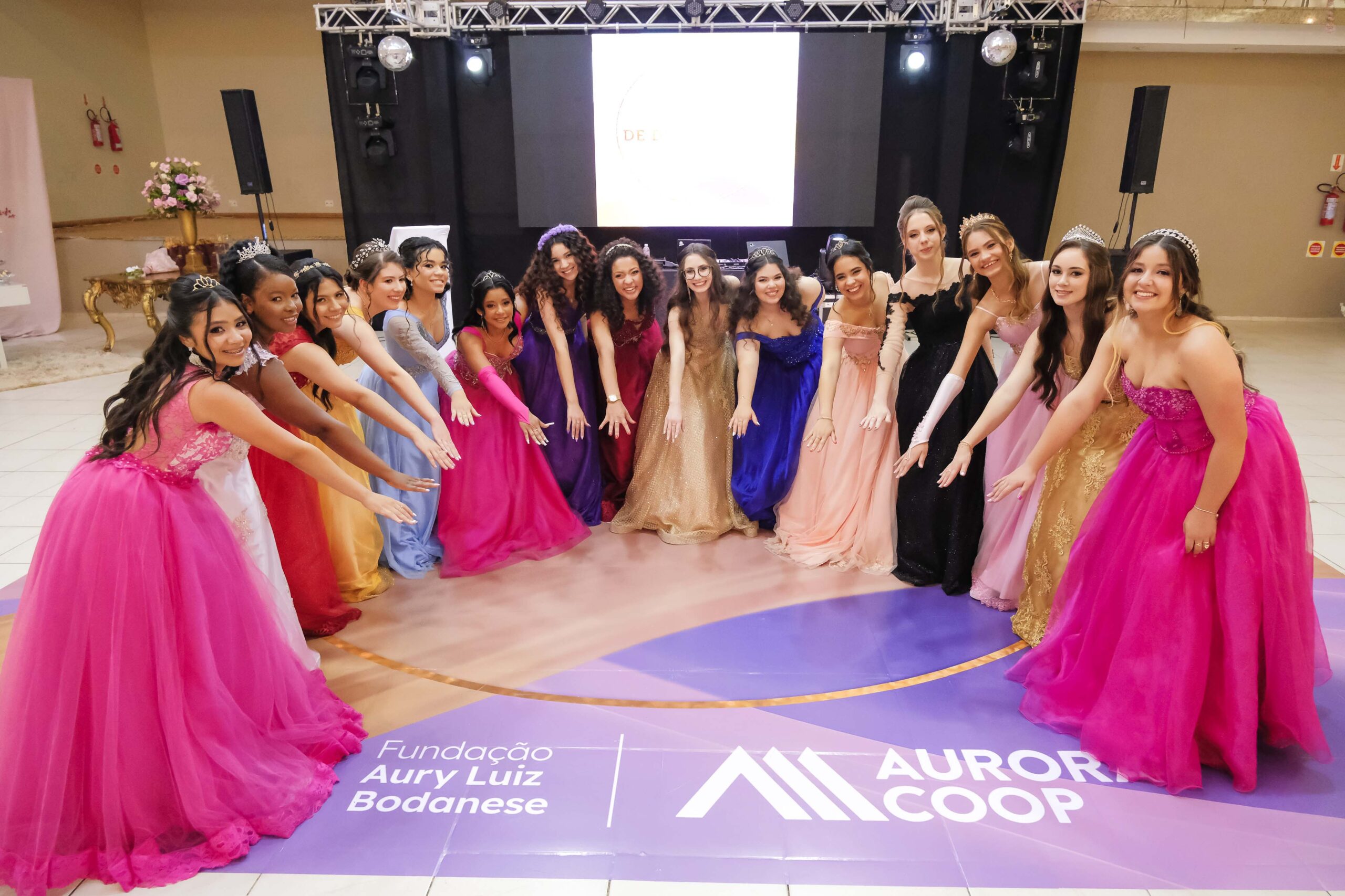 Filhas de colaboradores realizam sonho de debutar | Aurora Coop